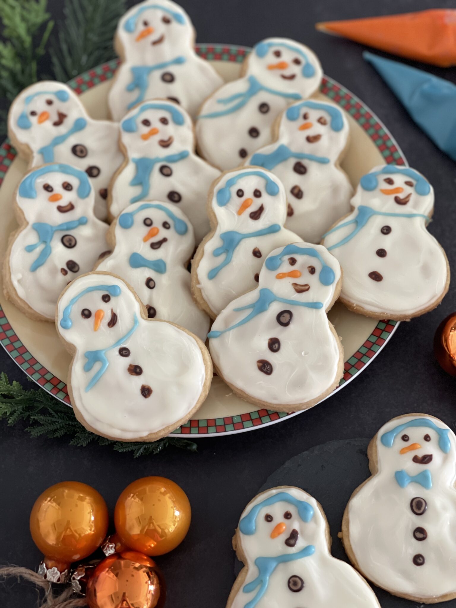 Schneemann Shortbread Cookies - Starbucks Copycat - Kochlöffeljunkies